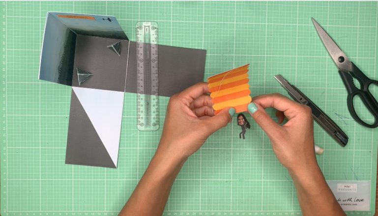 Fallschirmsprung Gutschein basteln – DIY Explosionsbox | mini-presents Blog Fallschirmsprung Gutschein basteln – DIY Explosionsbox | mini-presents Blog