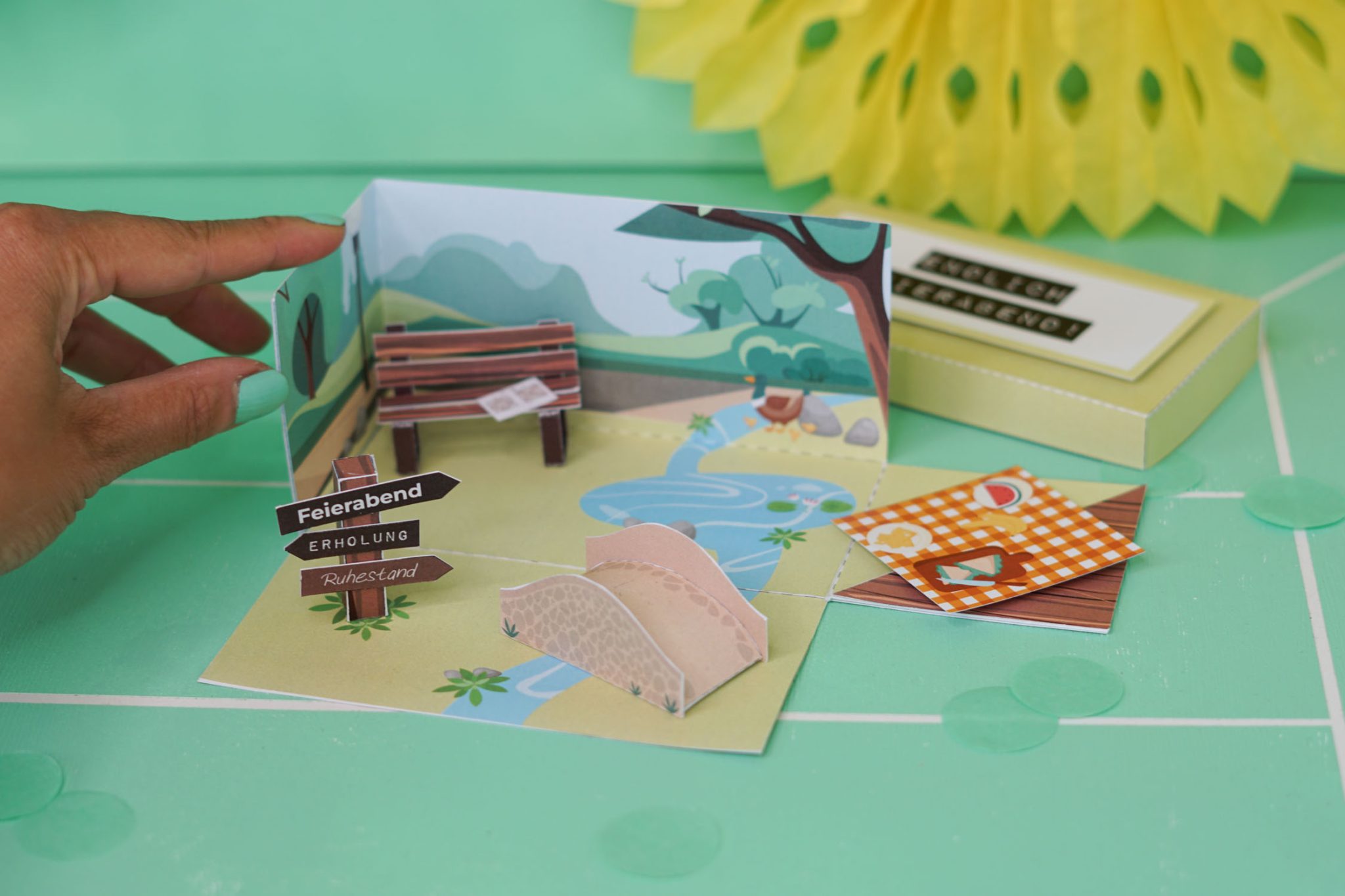 Selbstgemachtes Geschenk zur Rente: DIY Explosionsbox zum Ruhestand ...